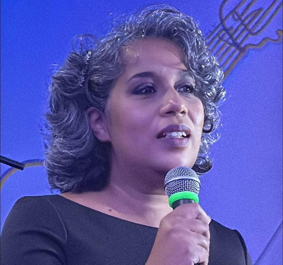 A Escrita do Crioulo e o Eterno Bairrismo Cabo-Verdiano - A Escrita do ...