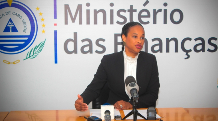 DNRE ameaça penhorar bens de empresas com dívidas fiscais - DNRE ameaça ...