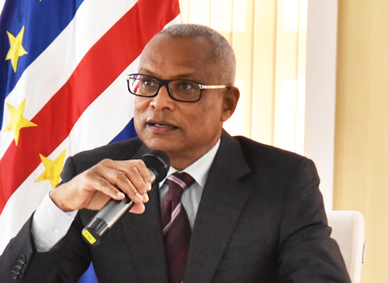 José Maria Neves apela à poupança em vez de consumismo em tempos de ...