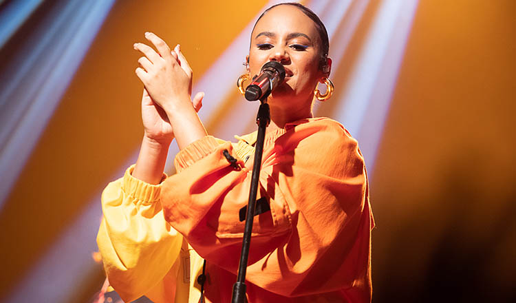 Azores Burning Summer celebra 10 anos com Mayra Andrade e noite dedicada a Cabo Verde - Azores ...