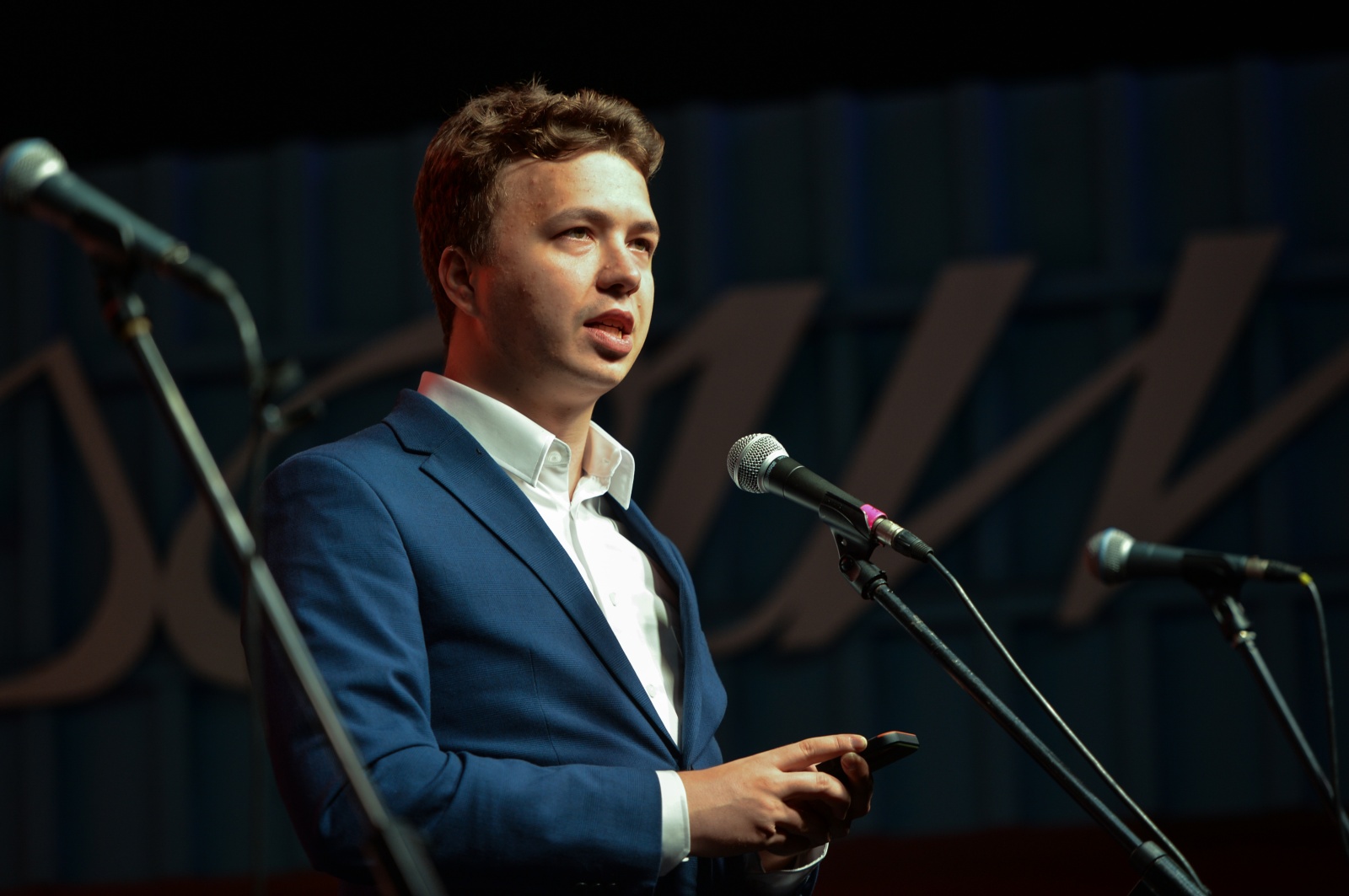 Quem é Roman Protasevich, o jornalista dissidente detido domingo pelas ...