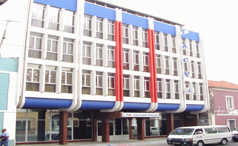 TACV muda-se para o BAI Center. Corte nos trabalhadores em Dezembro ...